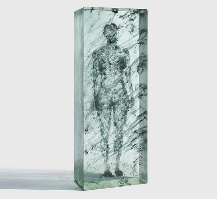 Lidé za sklem: trojrozměrné koláže Dustina Yellina